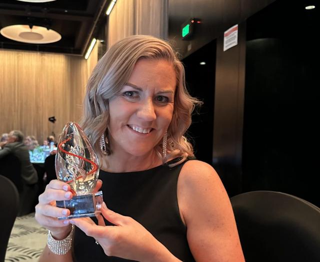 Tracy Mills receives 2023 Volunteer Achievement Award from Netball SA ...