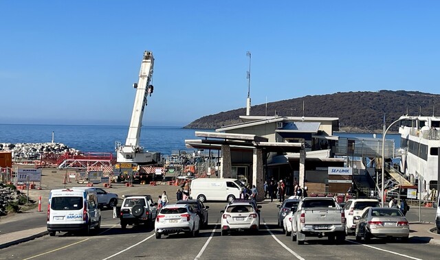 Demolition of old Penneshaw jetty underway as ferry port works proceed ...