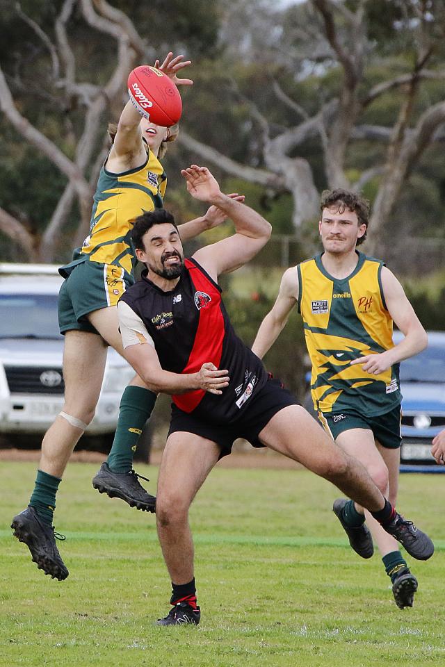 KI football A Grade action at Parndana: PHOTOS | The Islander