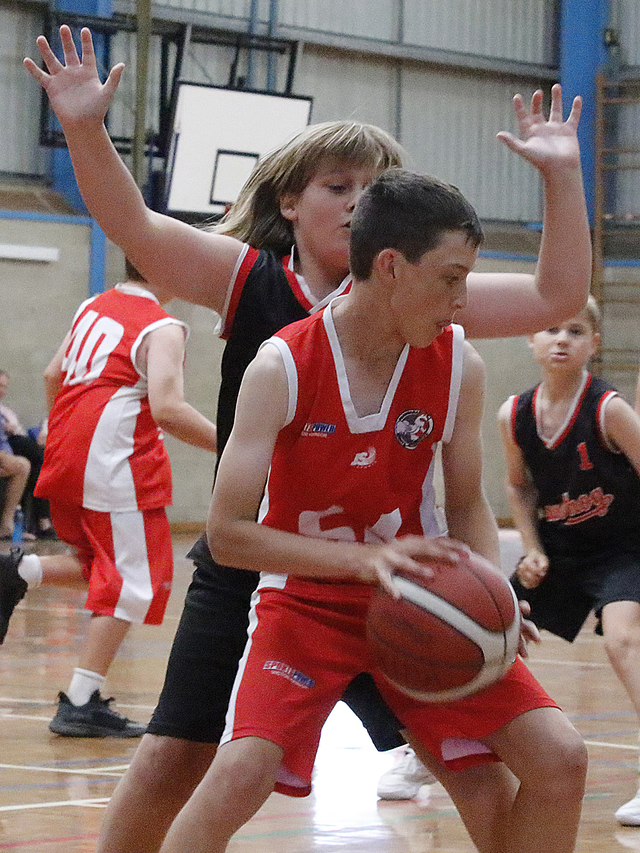 Parndana U14 Boys defeat Sweathogs in prelim finals: PHOTOS | The Islander